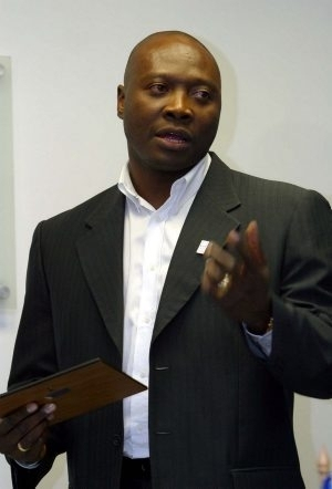 Freddy Rincón dirigirá en Brasil